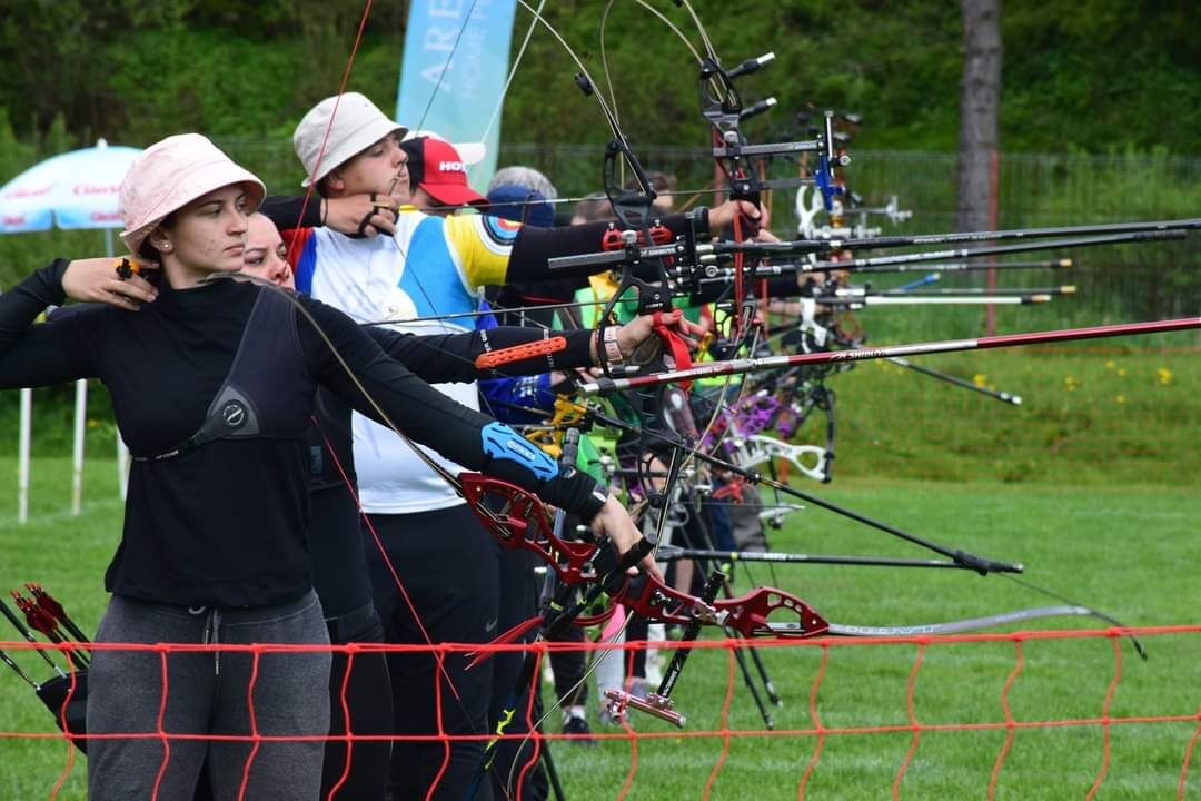 Lotul de tir cu arcul al Echipei Invictus România a participat la „Cupa Casei Regale” la tir cu ...