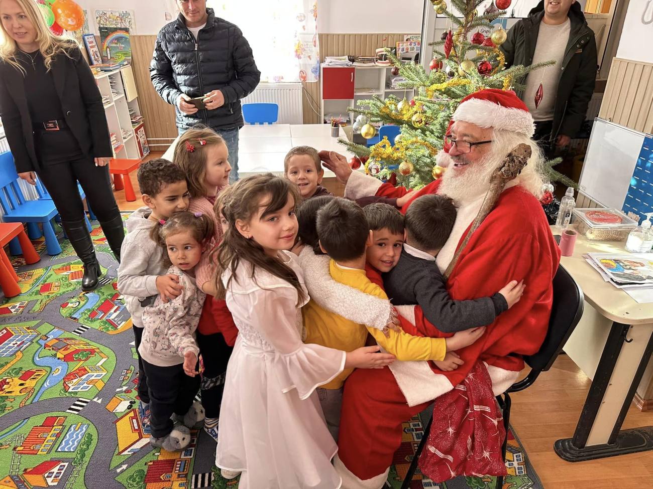 Zi festivă, astăzi, la Răzvad