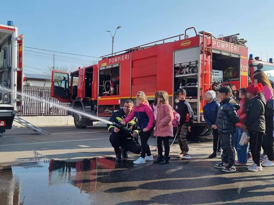 Detașamentul de Pompieri Târgoviște, destinația preferată a elevilor în ...