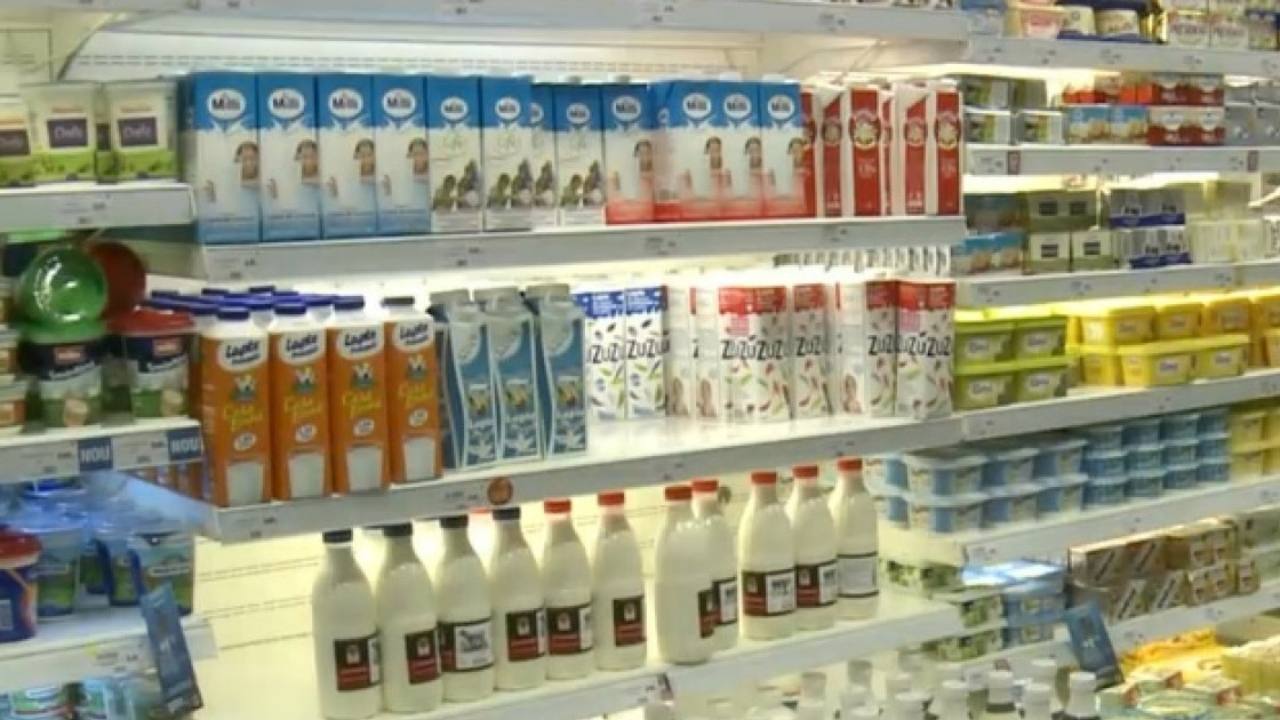 Laptele se ieftinește cu 20%, începând de azi, timp de șase luni