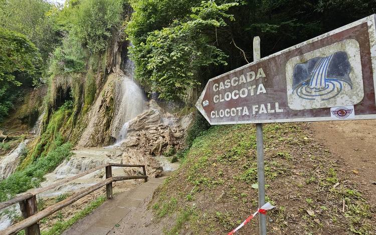 S-a prăbușit o parte a cascadei Clocota, din stațiunea Geoagiu Băi
