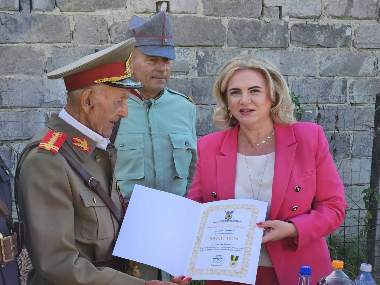 Eroul Ion Banu, din Glodeni a fost sărbătorit, astăzi, la împlinirea a ...
