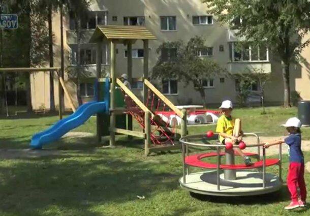 O fetiță s-a electrocutat în timp ce se juca într-un parc din sectorul ...
