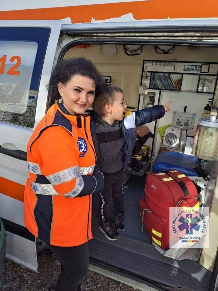 Cadrele medicale de la Serviciul de Ambulanță Dâmbovița, în vizită la ...