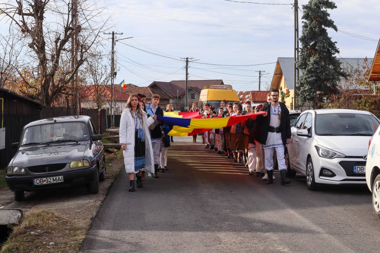 Comunitatea s-a adunat, ieri, la Aninoasa, pentru a sărbători Ziua ...