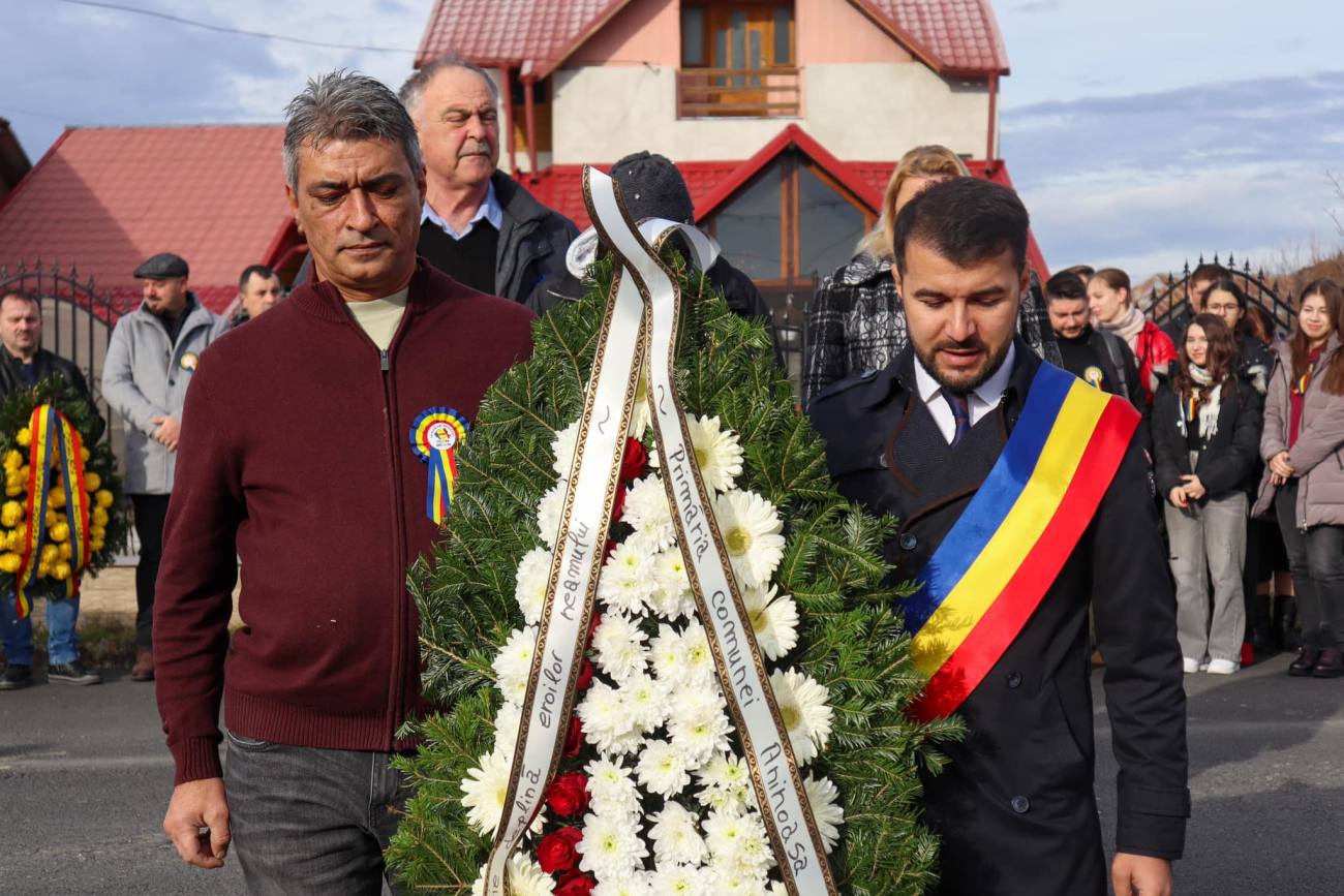 Comunitatea s-a adunat, ieri, la Aninoasa, pentru a sărbători Ziua ...