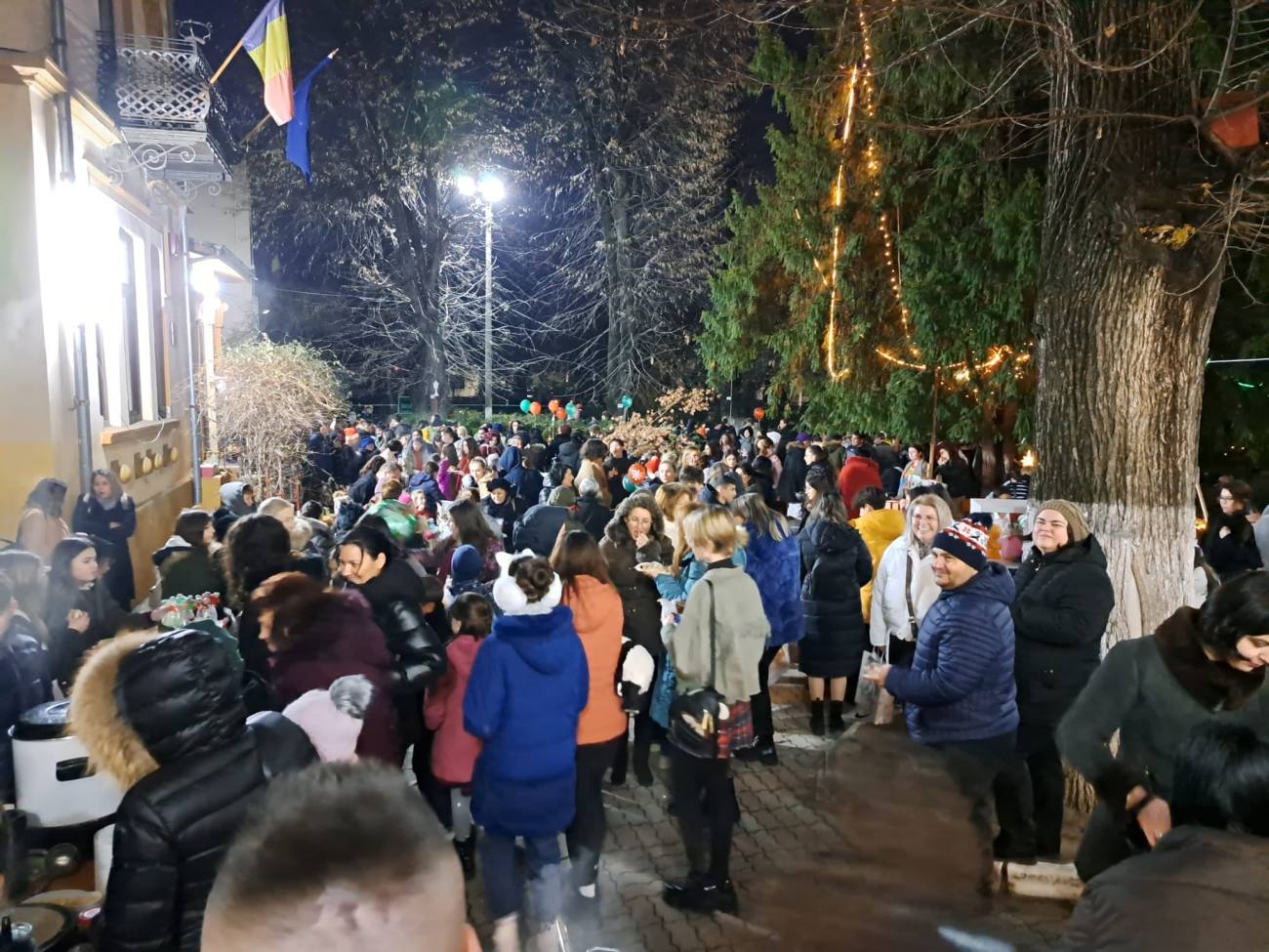 O nouă ediție a Târgului de Crăciun a însuflețit curtea Liceului de ...