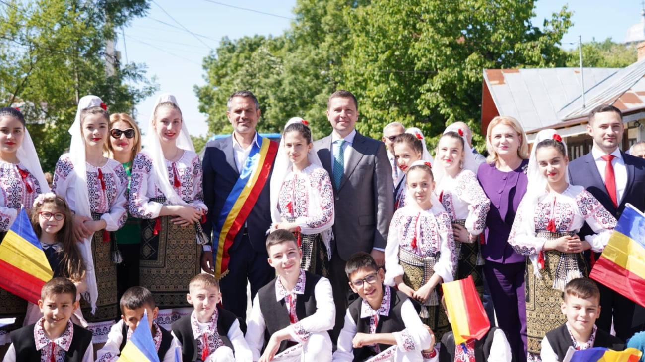 Momente solemne, la împlinirea a 100 de ani de când a fost înălțat ...