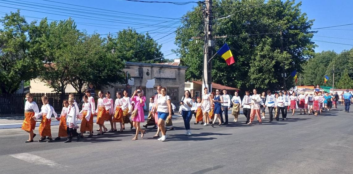 Două zile de sărbătoare la Bucșani: Festivalul-Concurs Național „Ioan ...